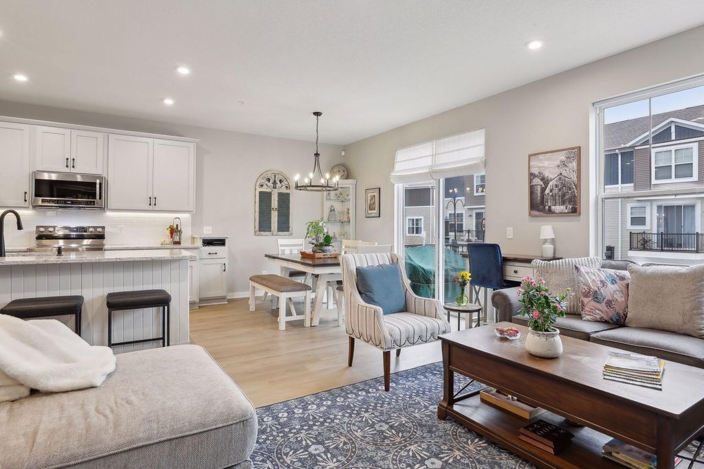 2226 Gateway Curv, North Saint Paul, MN 55109 - See Est. Value, Schools ...