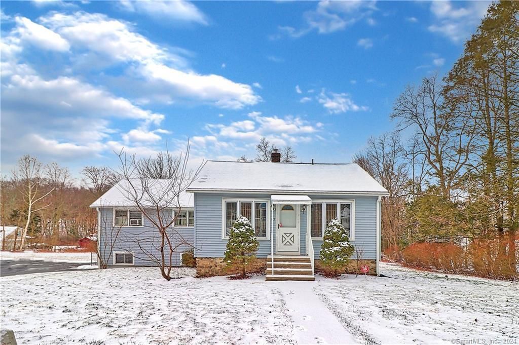 43 Christian Road, Middlebury, CT 06762 - See Est. Value, Schools & More