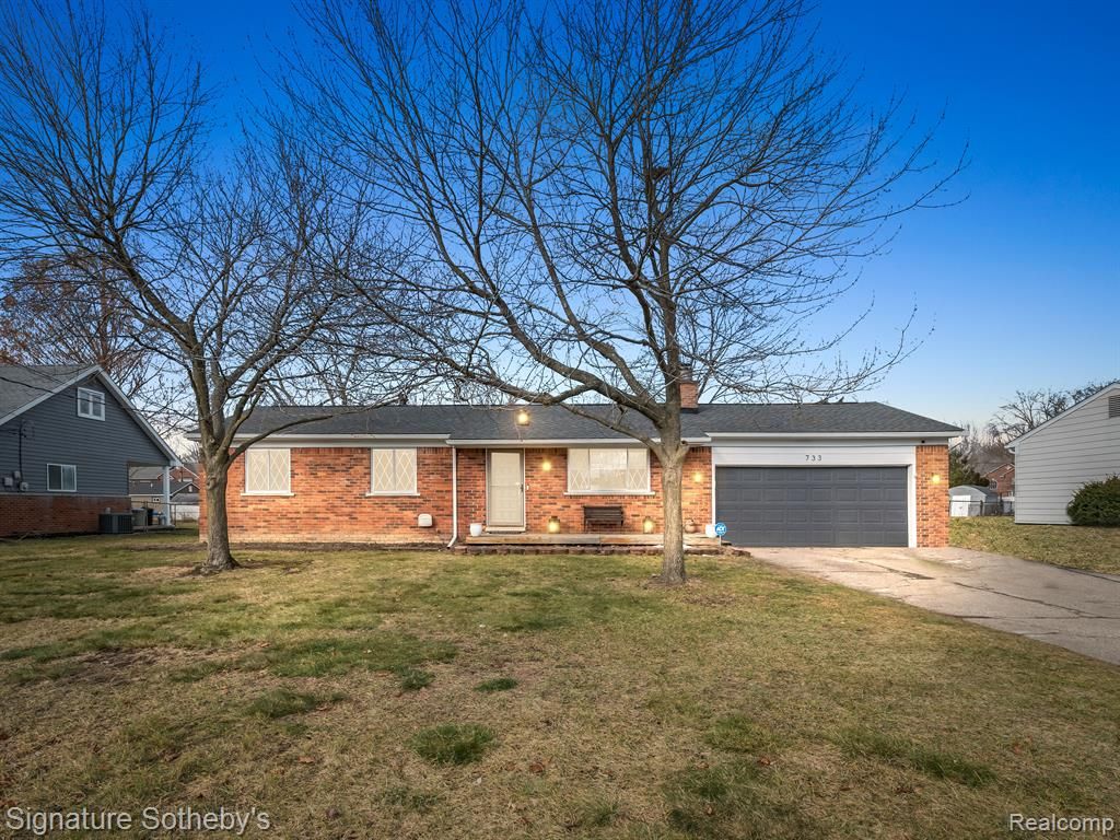 733 Trombley Dr, Troy, MI 48083 - See Est. Value, Schools & More