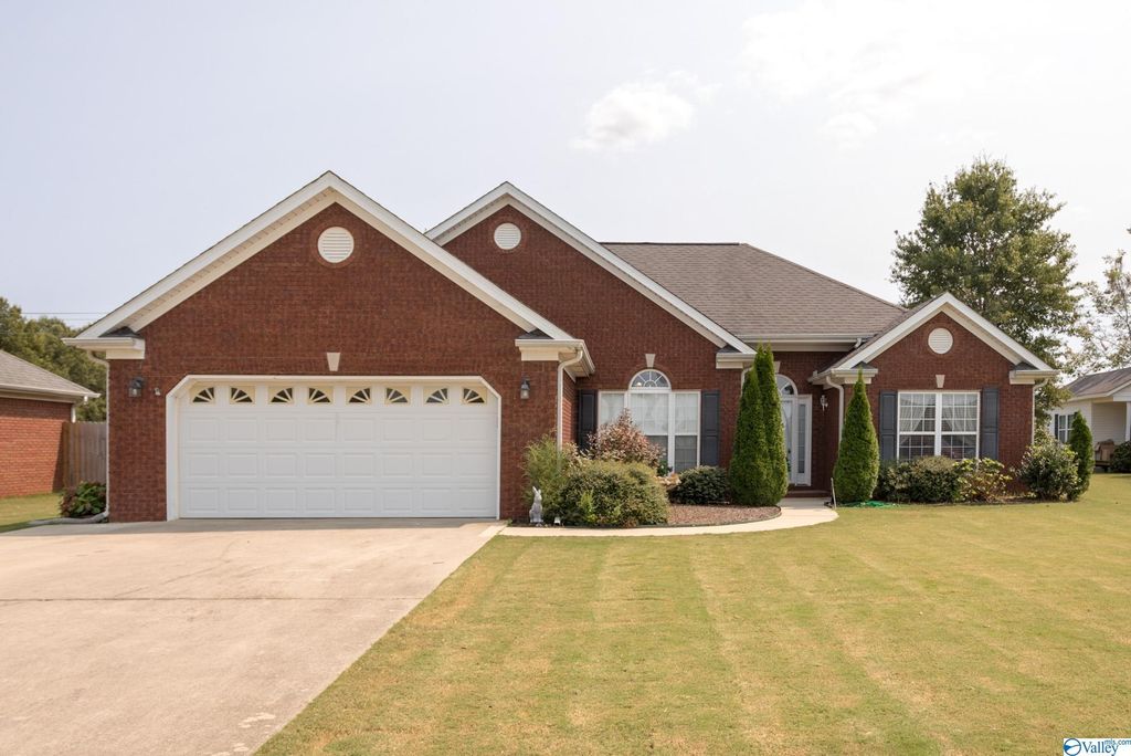 1633 Lake Manor Dr SW, Decatur, AL 35603 | Trulia