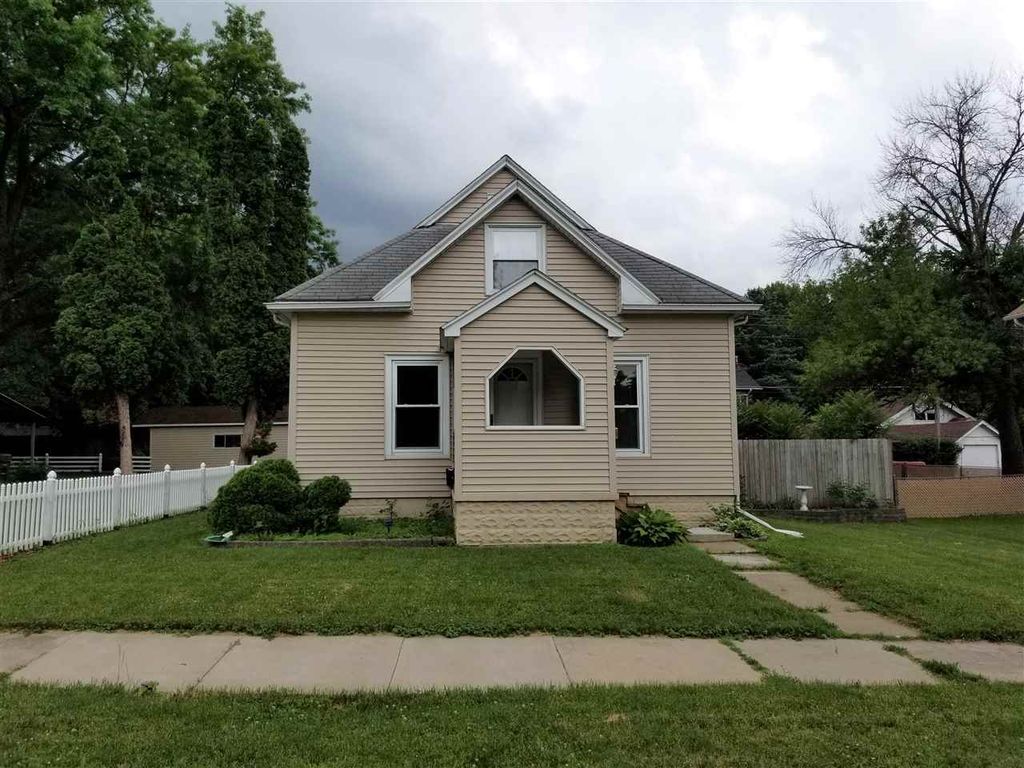 1819 W 3rd St, Waterloo, IA 50701 - See Est. Value, Schools & More