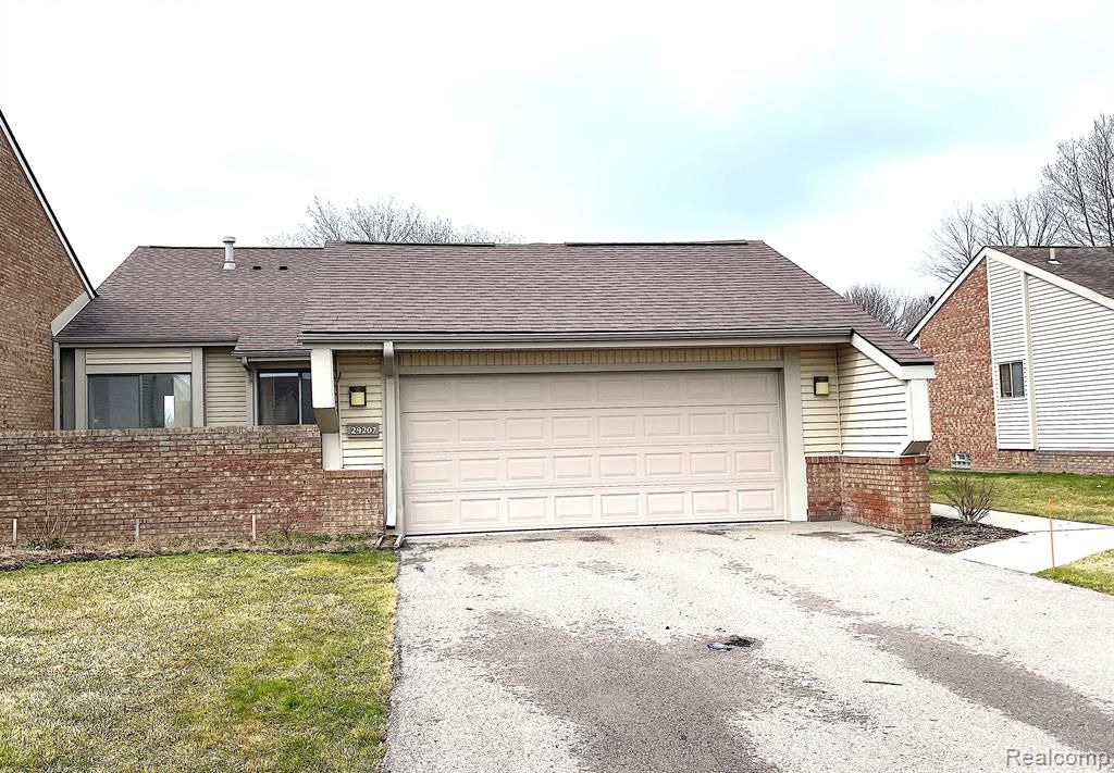 29207 E Chanticleer Dr, Southfield, MI 48034 - See Est. Value, Schools ...