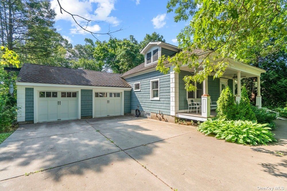 100 Shore Drive, Oakdale, NY 11769 | Trulia