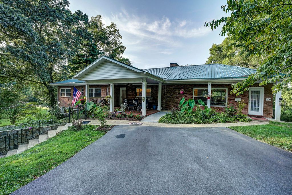 300 Castle Wood Ct, Johnson City, TN 37601 - See Est. Value, Schools & More