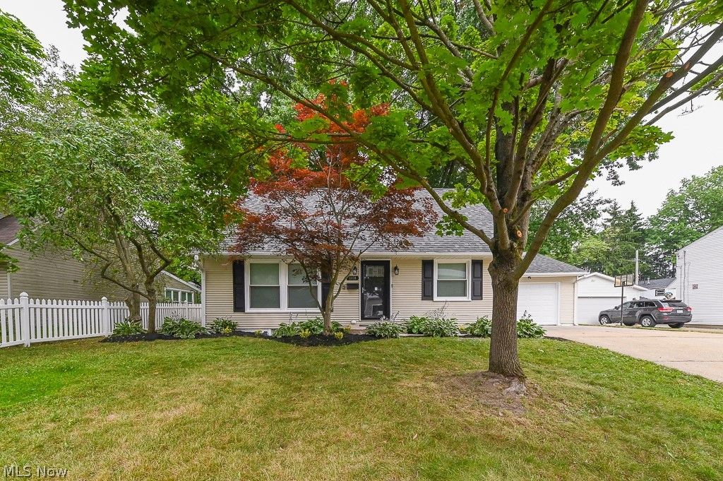2378 Anderson Rd, Cuyahoga Falls, OH 44221 - See Est. Value, Schools & More