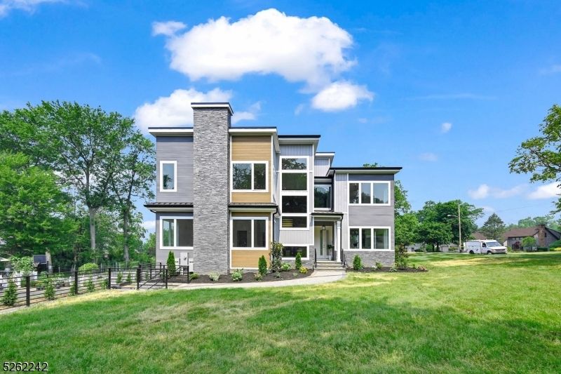 2 Keystone Dr, Livingston, NJ 07039 - See Est. Value, Schools & More