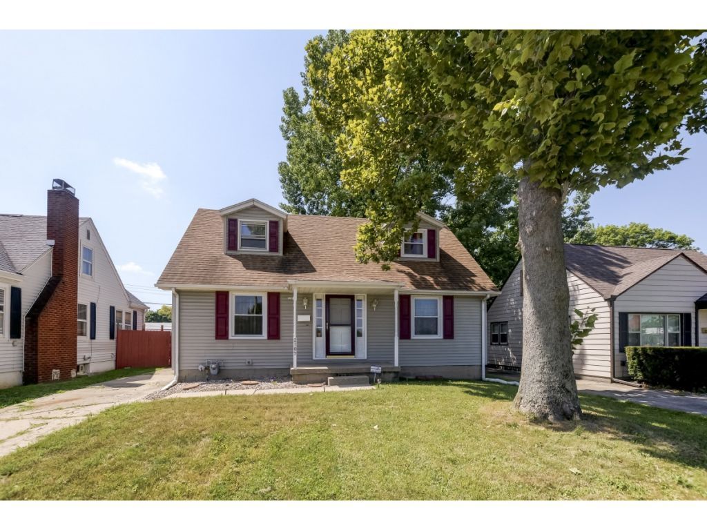 2107 W Center St, Decatur, IL 62526 - See Est. Value, Schools & More