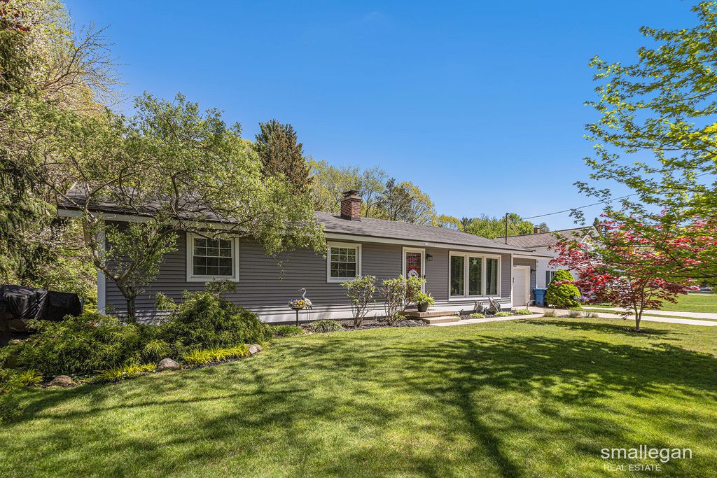 14662 Lakeshore Dr, Grand Haven, MI 49417 - See Est. Value, Schools & More