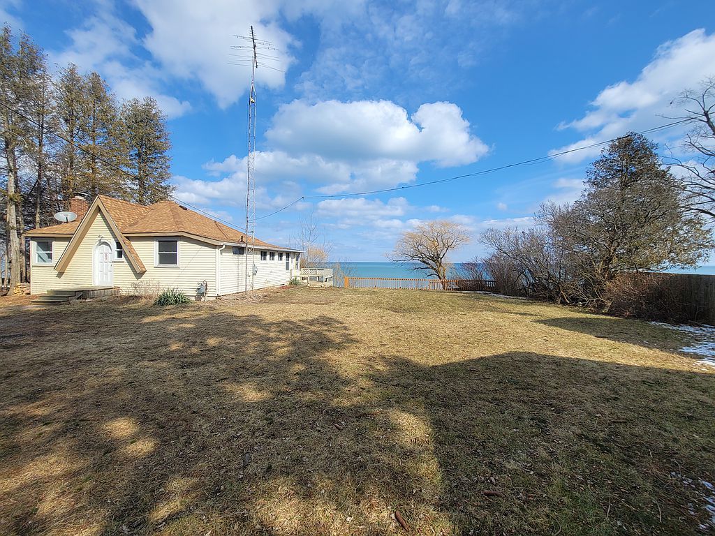 2889 Lakeshore Rd, Applegate, MI 48401 | Trulia