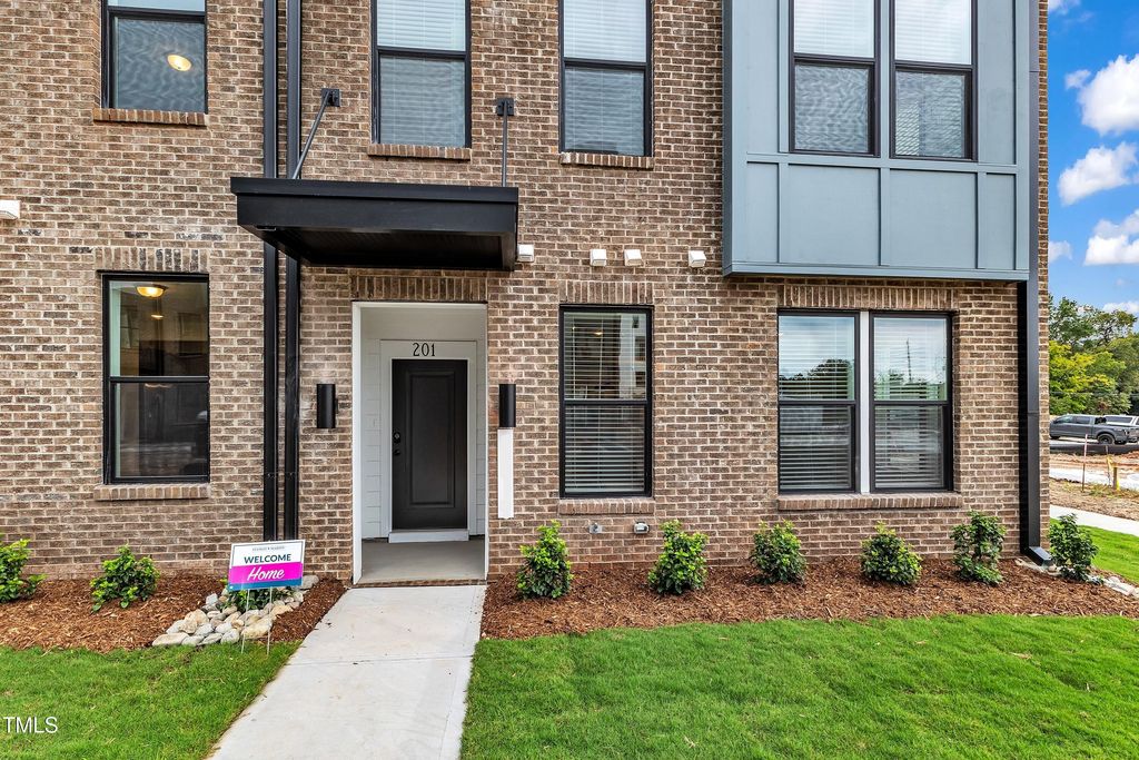 1226 Coach Station Aly #101, Raleigh, NC 27601 | MLS# 10085103 | Trulia