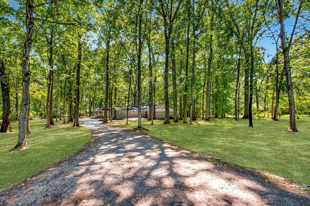 401 Davidson Rd, Nashville, TN 37205 - See Est. Value, Schools & More