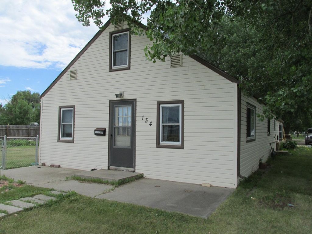 134 Rushmore Ave, Huron, SD 57350 - See Est. Value, Schools & More