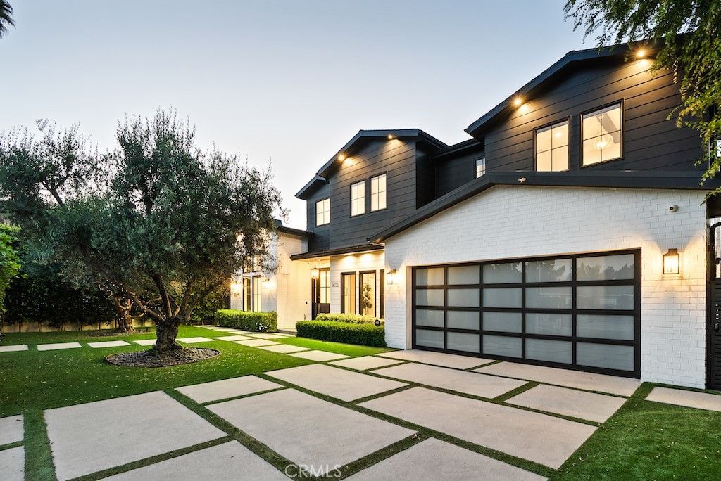 14713 Huston St, Sherman Oaks, CA 91403 - See Est. Value, Schools & More