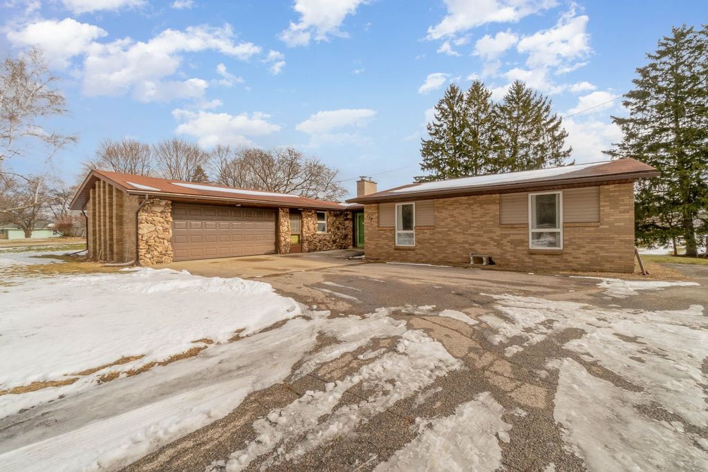 349 S M 18, Gladwin, MI 48624 - See Est. Value, Schools & More