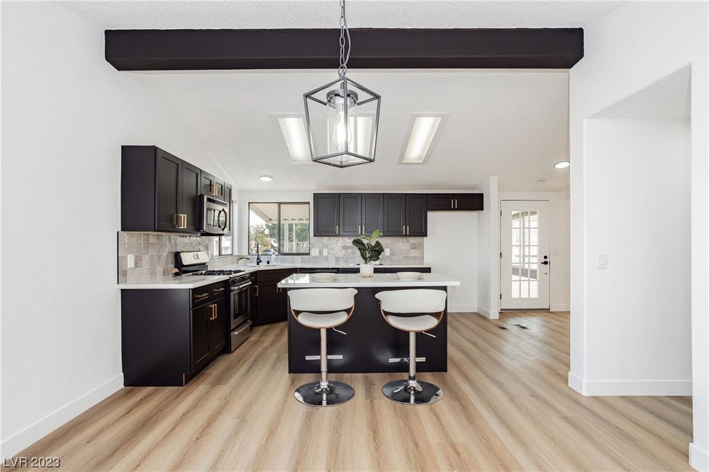 3095 La Barca Ln, Las Vegas, NV 89122 - See Est. Value, Schools & More