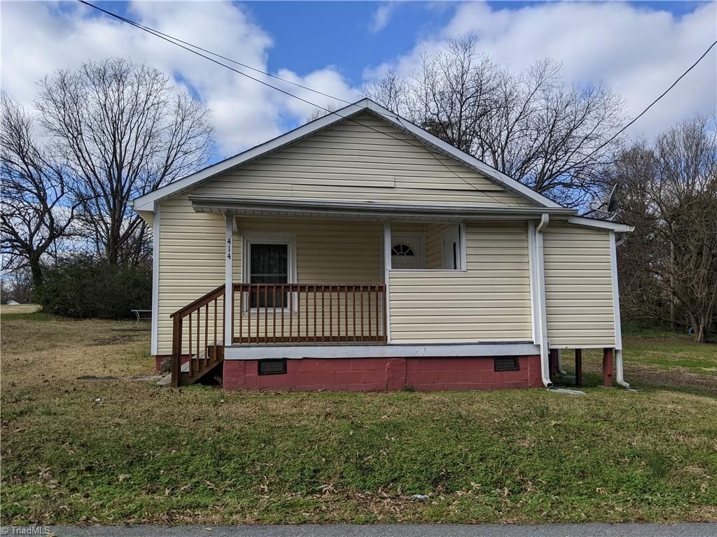 404 Smith St, Burlington, NC 27217 - See Est. Value, Schools & More