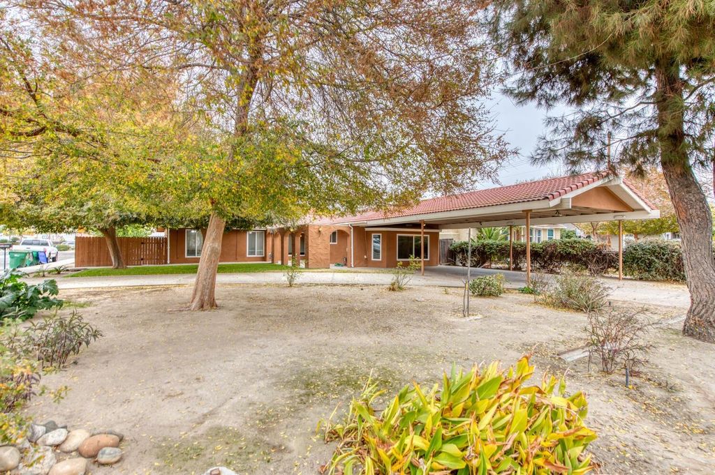 631 N 7th St, Fowler, CA 93625 - See Est. Value, Schools & More