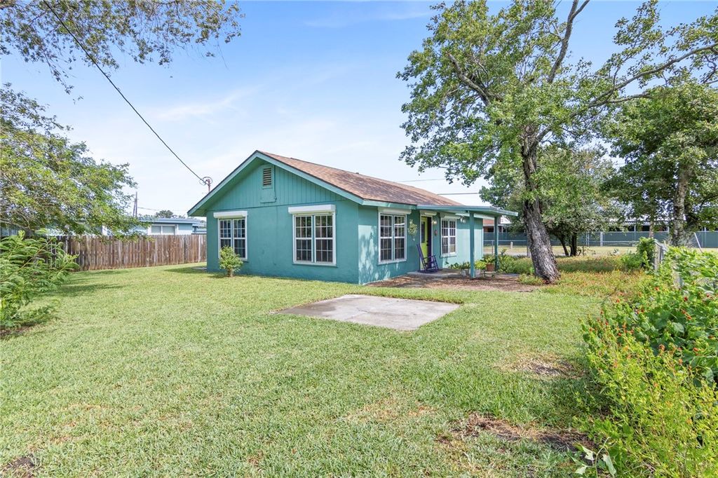 517 N Church St, Rockport, TX 78382 | MLS# 455413 | Trulia