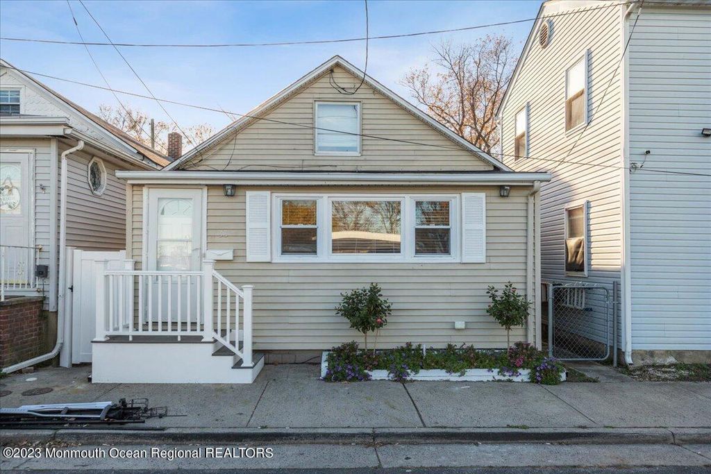 33 Hill Street, Keansburg, NJ 07734 - See Est. Value, Schools & More