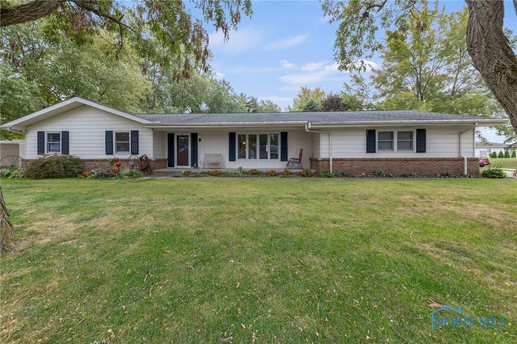 229 West Dr, Wauseon, OH 43567 - See Est. Value, Schools & More