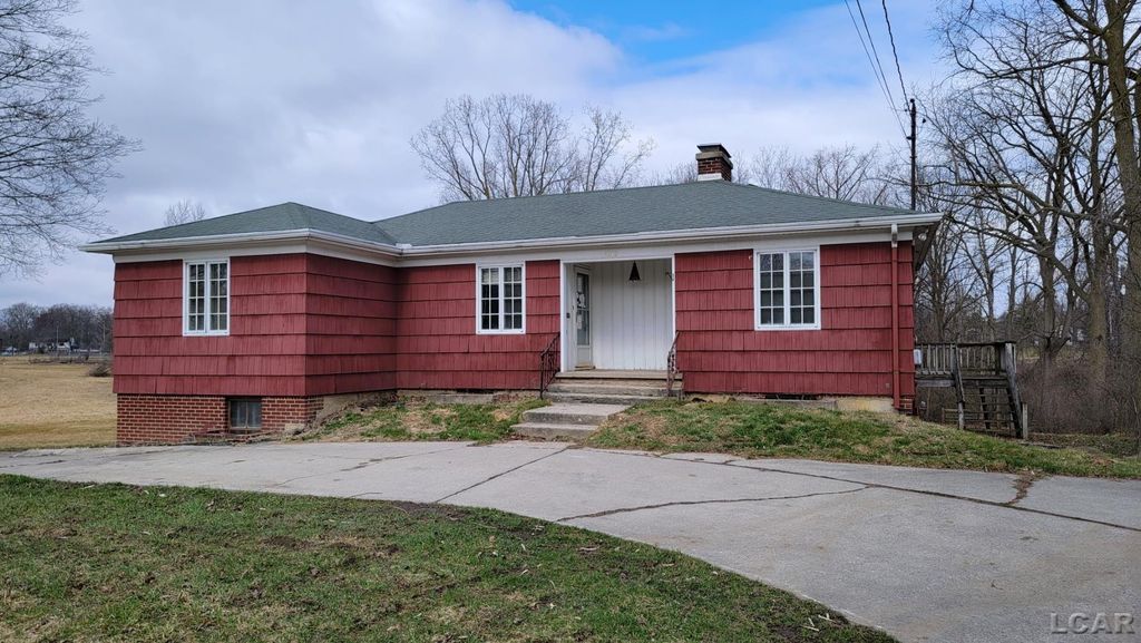 1212 W Maumee St, Adrian, MI 49221 - See Est. Value, Schools & More