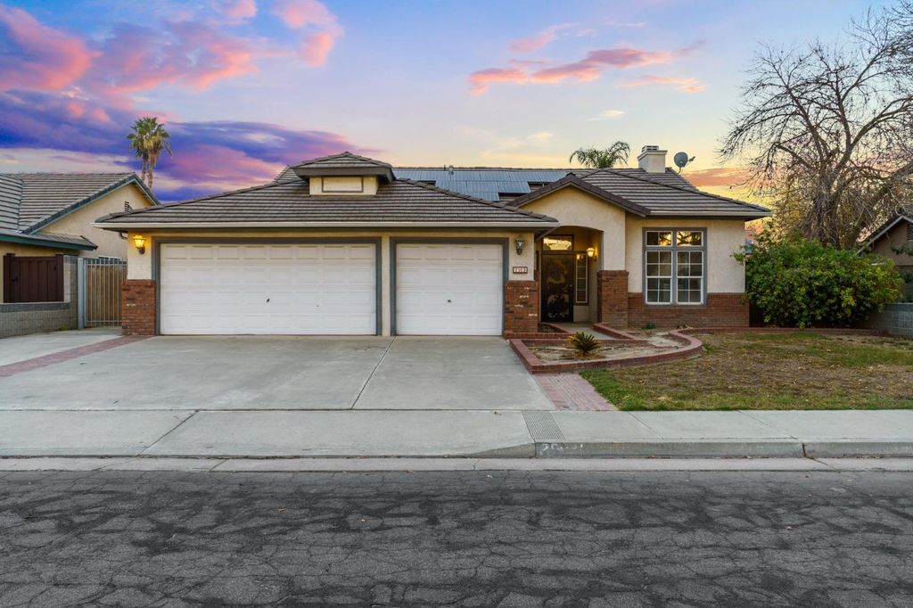 2593 Lake Way, Hanford, CA 93230 - See Est. Value, Schools & More
