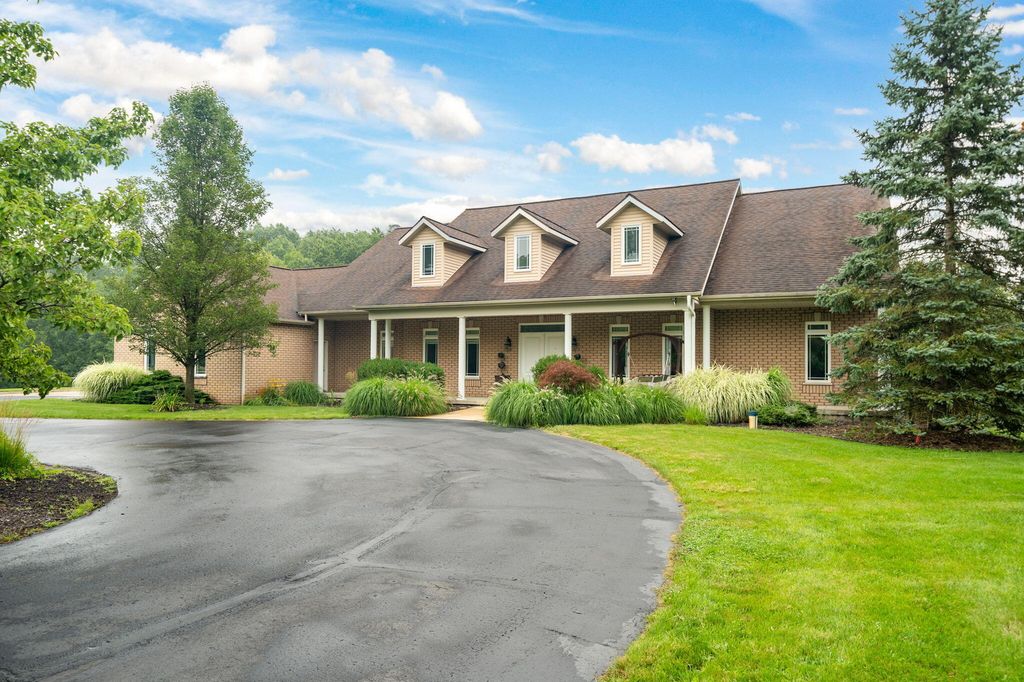 5578 Wing Ave SE, Kentwood, MI 49512 - See Est. Value, Schools & More