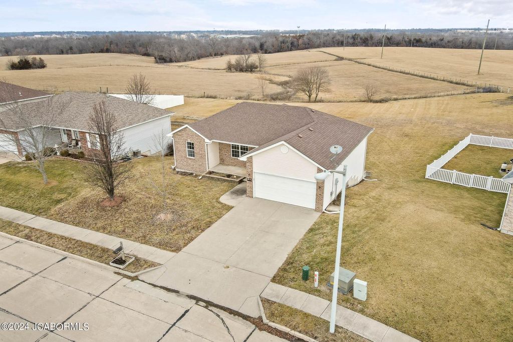 705 Kenneth Ln, Fulton, MO 65251 | MLS# 10067030 | Trulia