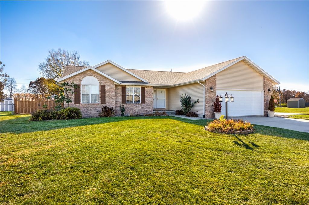 9885 E Bloomfield Hills Dr, Effingham, IL 62401 - See Est. Value ...