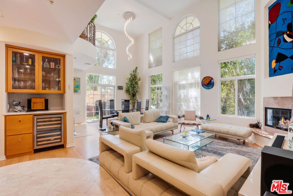 1117 18th St, Santa Monica, CA 90403 - See Est. Value, Schools & More