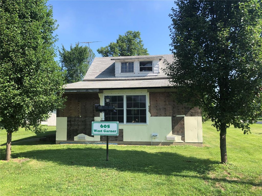 605 W Garner St, New Douglas, IL 62074 - See Est. Value, Schools & More