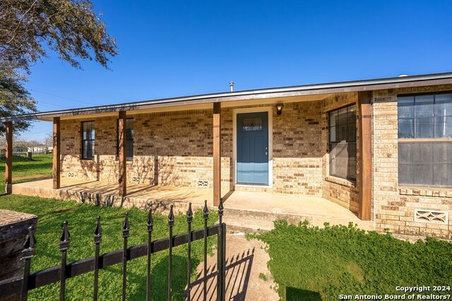 1005 E WESTMEYER ST, Poth, TX 78147 | MLS# 1751549 | Trulia