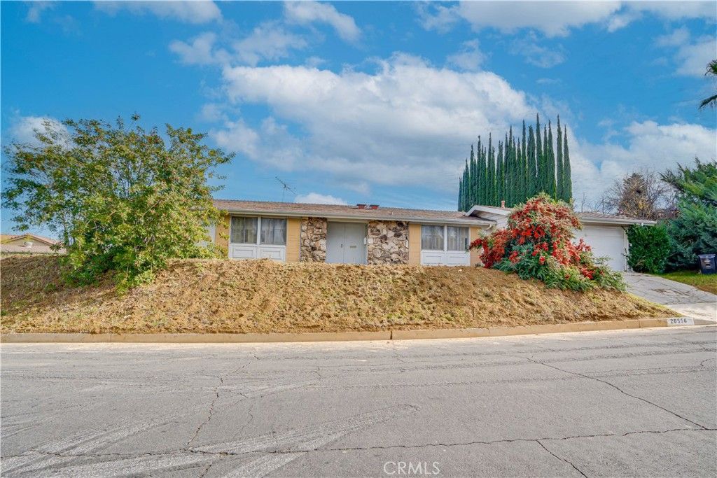 20556 Califa St, Woodland Hills, CA 91367 - See Est. Value, Schools & More