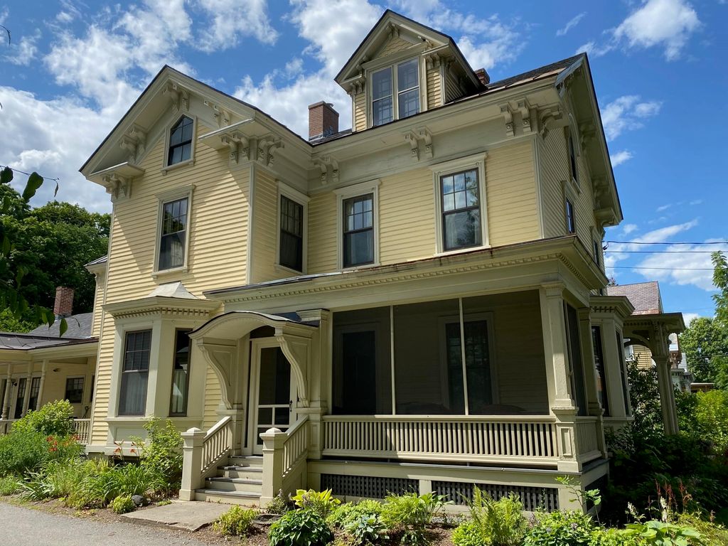 32 Oak Street, Brattleboro, VT 05301 - See Est. Value, Schools & More