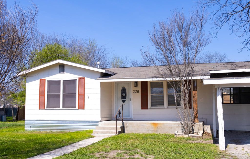 220 Perryman St, New Braunfels, TX 78130 - See Est. Value, Schools & More