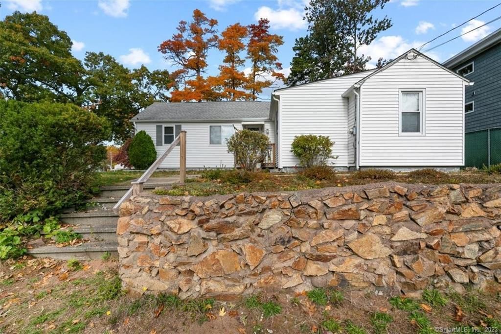 17 Cold Spring St, East Haven, CT 06512 - See Est. Value, Schools & More