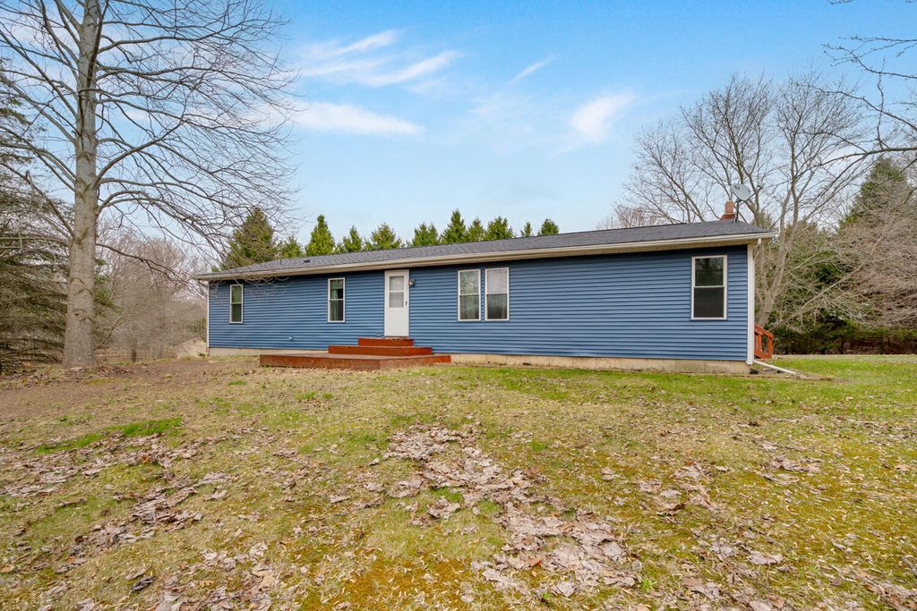 337 5th St, Plainwell, MI 49080 - See Est. Value, Schools & More