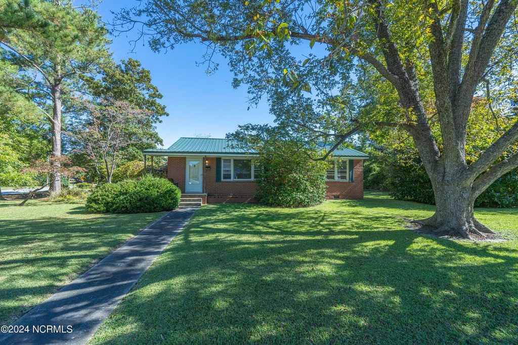 101 Red Oak Street, Jacksonville, NC 28540 - See Est. Value, Schools & More