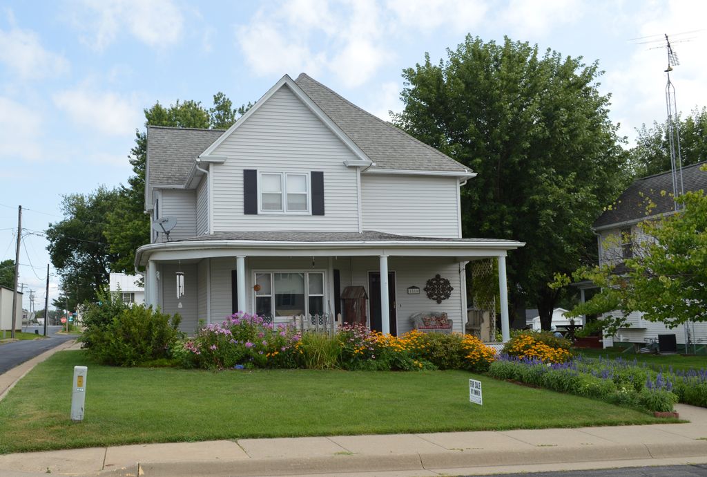 1810 18th St, Hazel Green, WI 53811 - See Est. Value, Schools & More