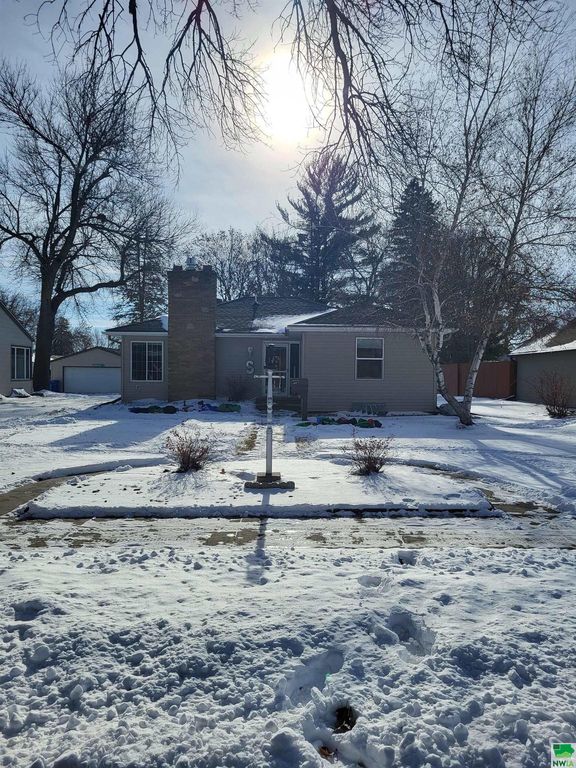 1422 Pleasant Ct, Sheldon, IA 51201 - See Est. Value, Schools & More