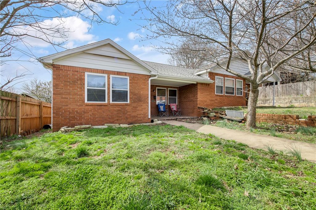 133 E Conner St, Fayetteville, AR 72701 - See Est. Value, Schools & More