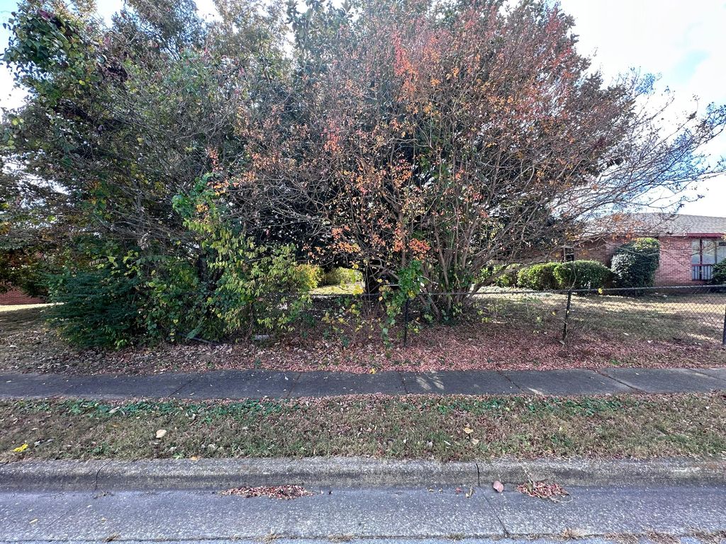 E 4th St, Chattanooga, TN 37402 - See Est. Value, Schools & More