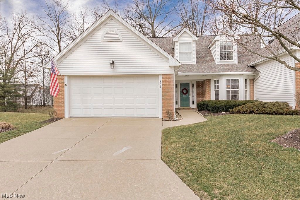 429 E Reserve Dr, Cuyahoga Falls, OH 44223 - See Est. Value, Schools & More