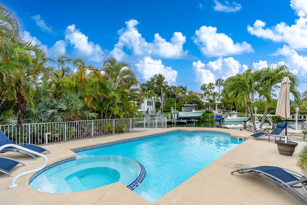 201 12th St, Key Colony Beach, FL 33051 - See Est. Value, Schools & More