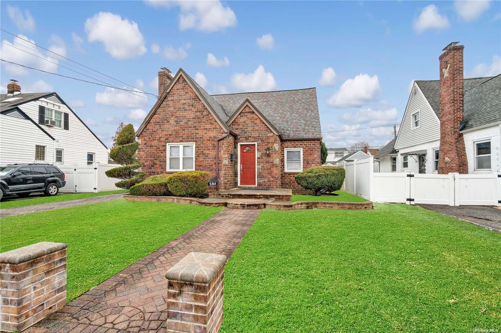 18A Sunnyside Avenue UNIT A, Hempstead, NY 11550 | MLS# 3527309 | Trulia