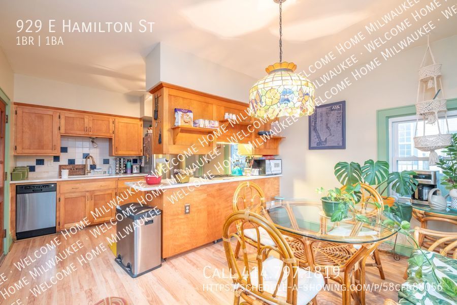 929 E Hamilton St, Milwaukee, WI 53202 | Trulia
