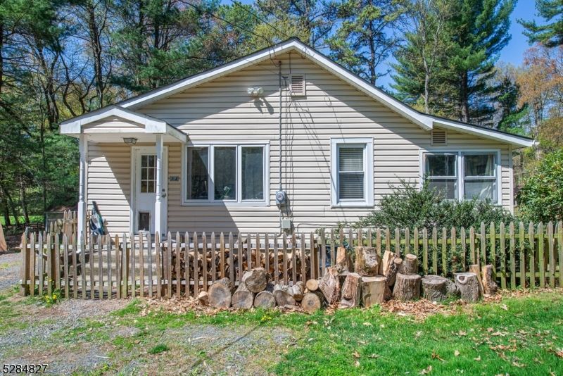 8 Jacobs Ln, Succasunna, NJ 07876 - See Est. Value, Schools & More
