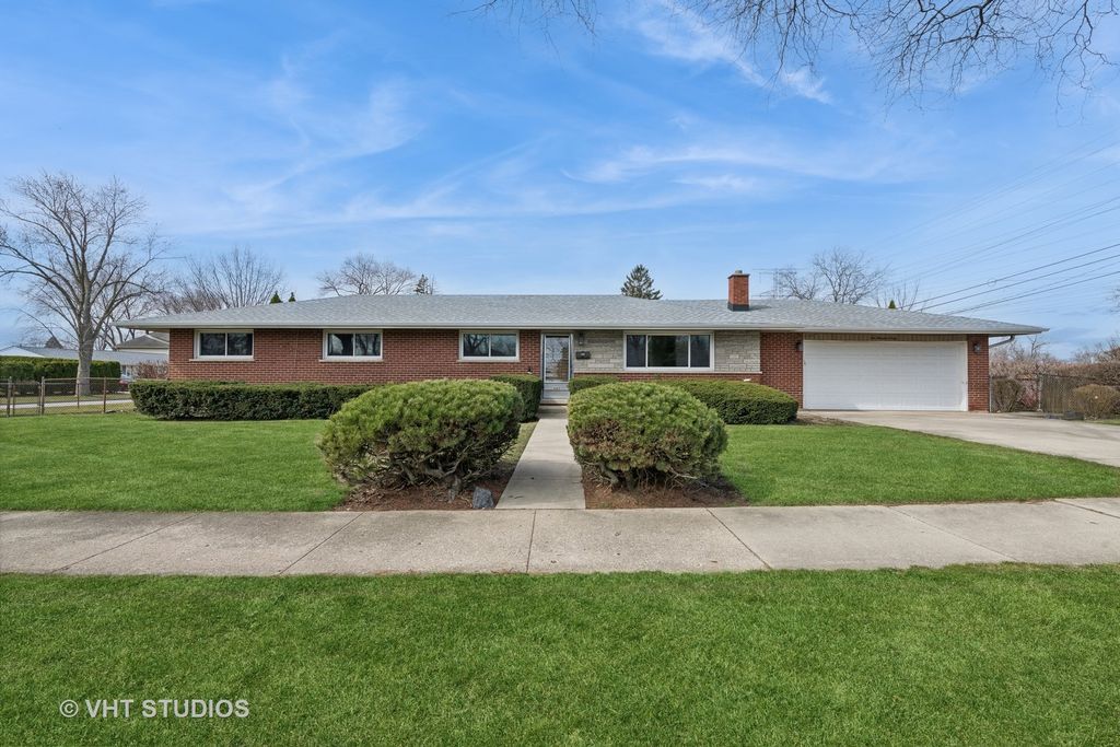 660 Dara James Rd, Des Plaines, IL 60016 - See Est. Value, Schools & More