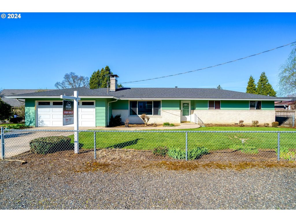 197 SE Currin St, Estacada, OR 97023 - See Est. Value, Schools & More