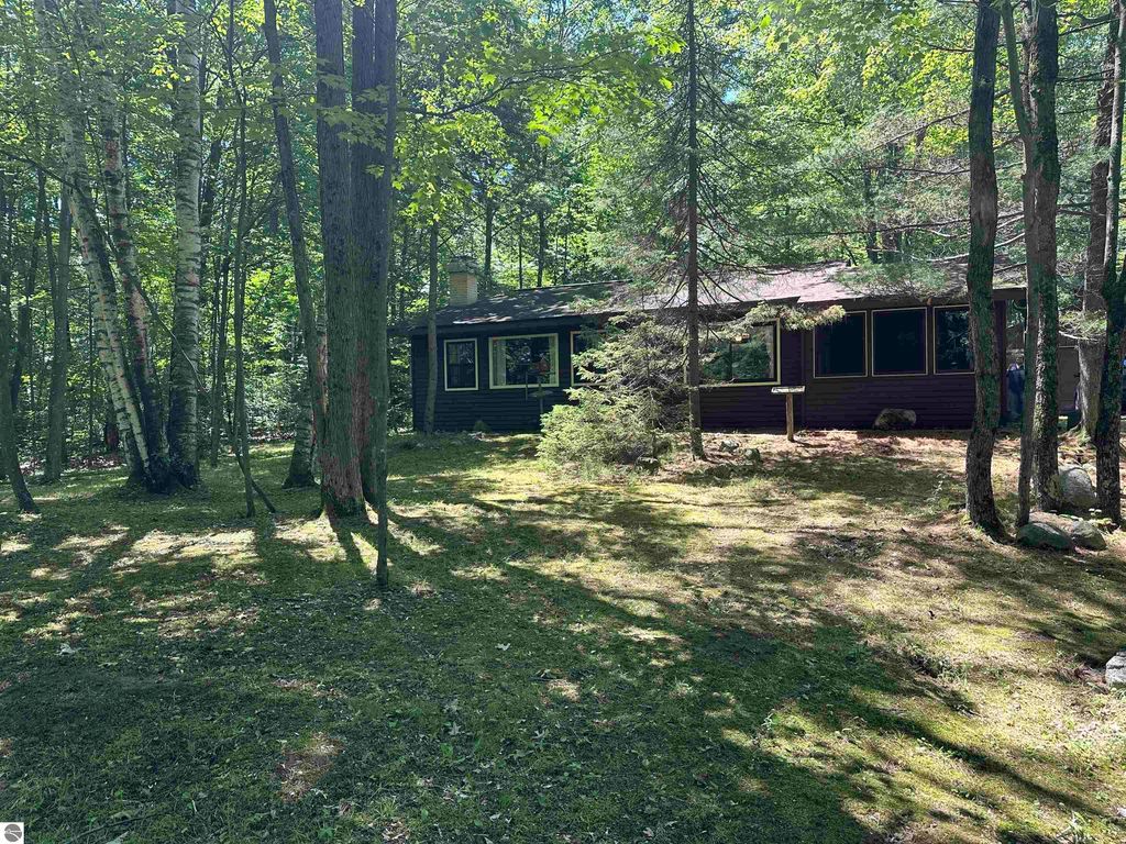 7712 Lakeview Dr, Harrison, MI 48625 | MLS# 1923541 | Trulia